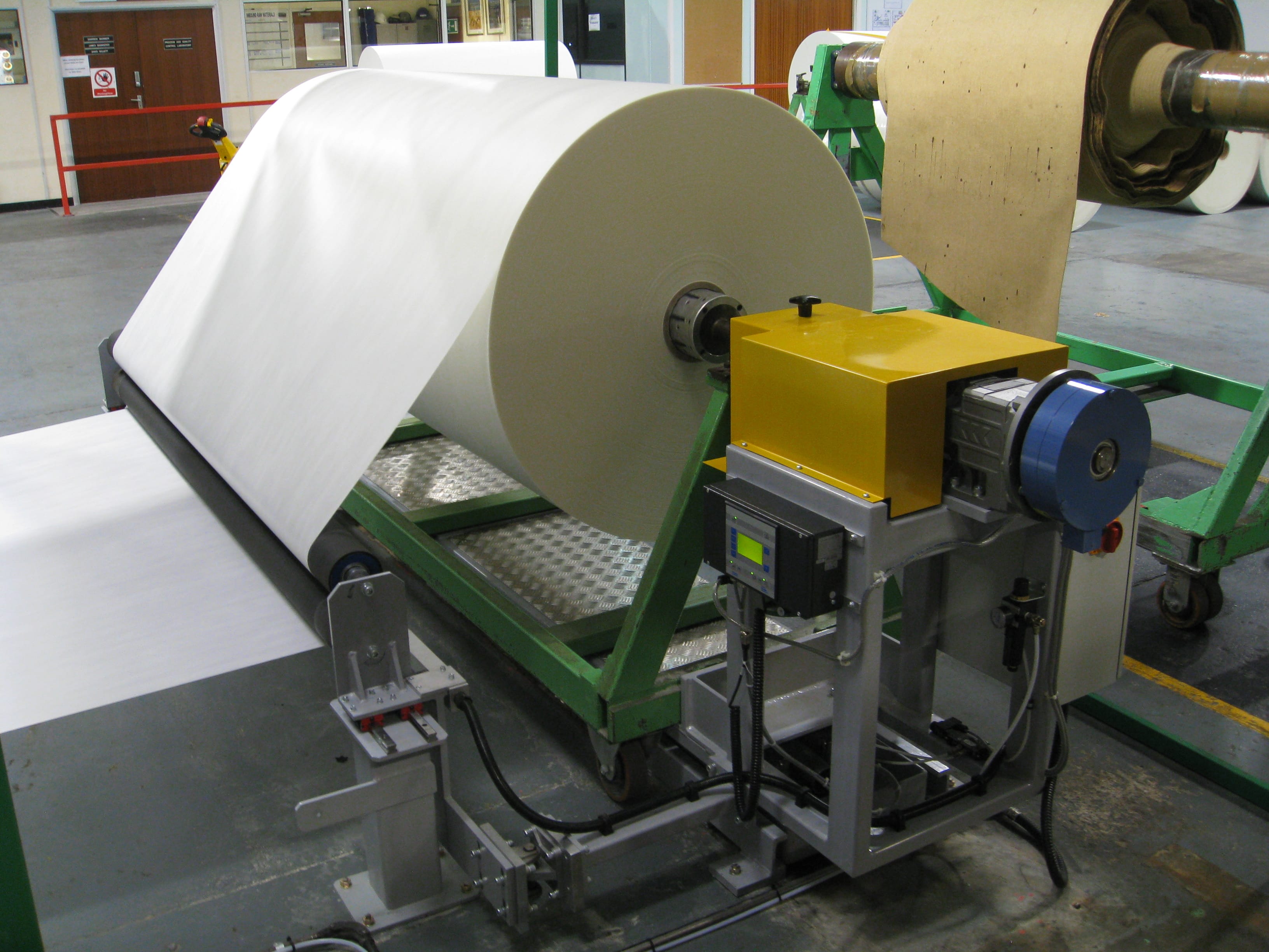 Innovative Guided Unwind Stand for Enhanced Web Processing